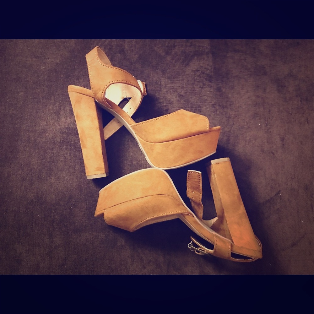 Brand New! Candies 5 Inch Platform Heel. Size 5.5. - Gem